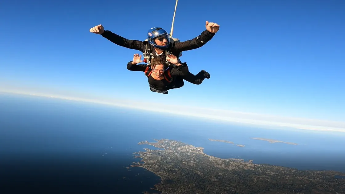 Brave islanders skydive into L’Eree Aerodrome on Sunday