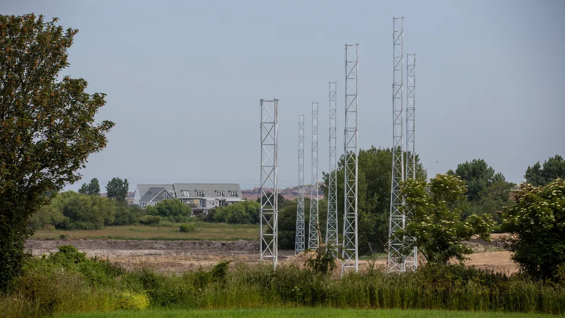 DPA voted 3-2 to let staff decide on pylons