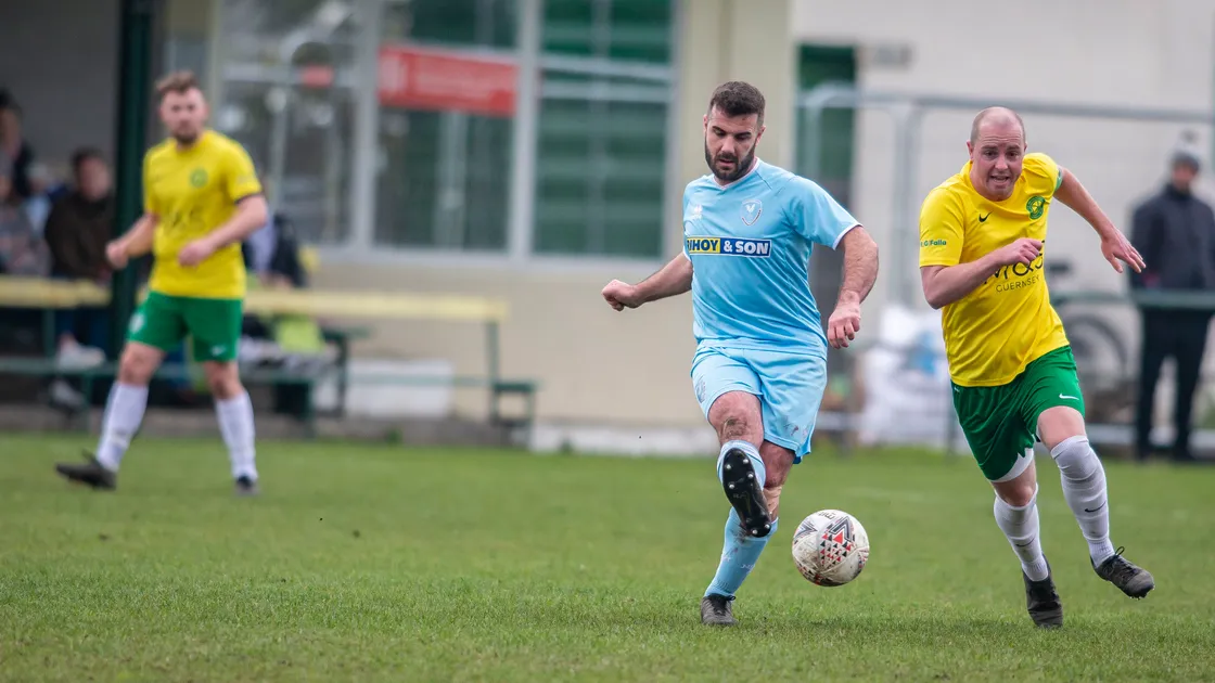 North need derby win to keep pressure on leaders