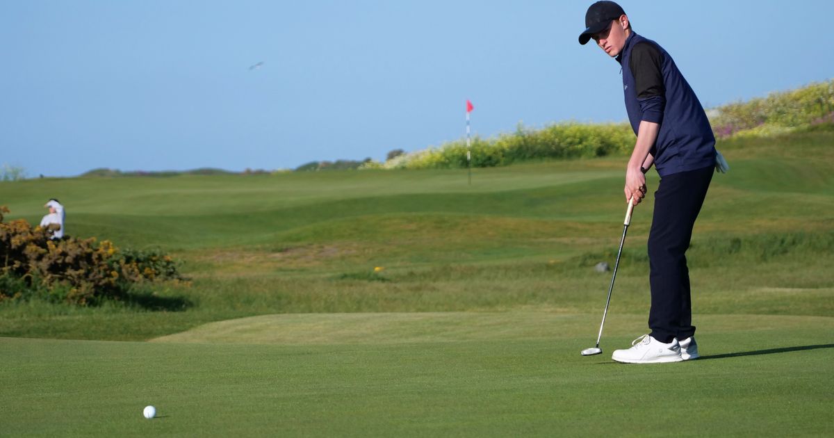 Tucknott beats champ to reach the last four