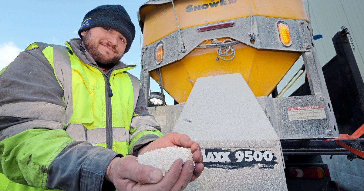 Early-starting road de-icers hailed as unsung heroes