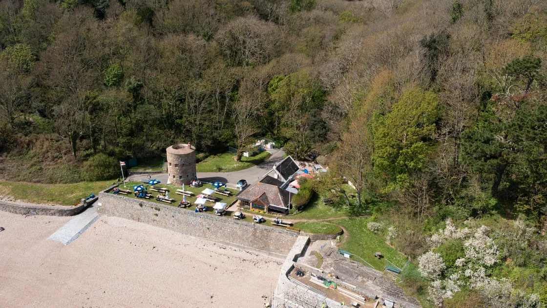 Petition to keep cafe tenant at Fermain