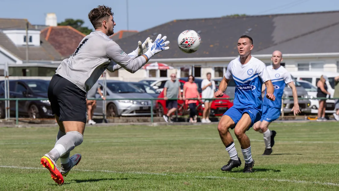 A big derby in the title race