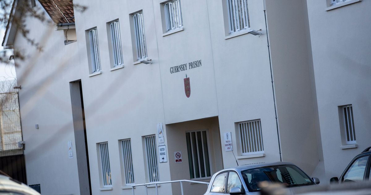 Prison officer assaulted while trying to help inmate