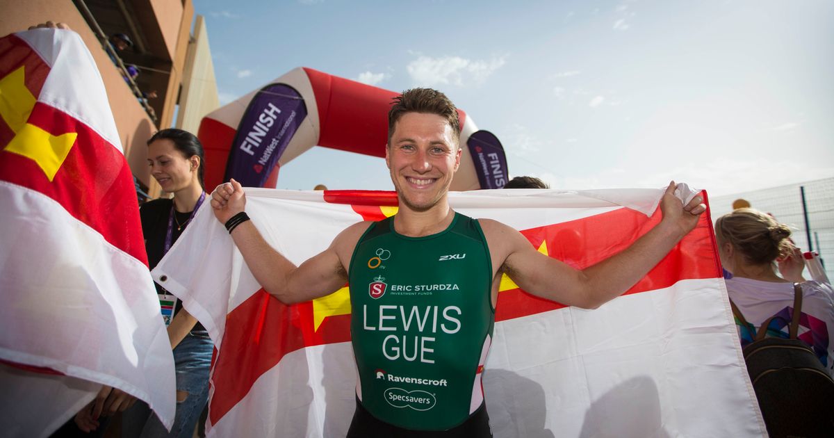 Lewis keen to return to squad mentality