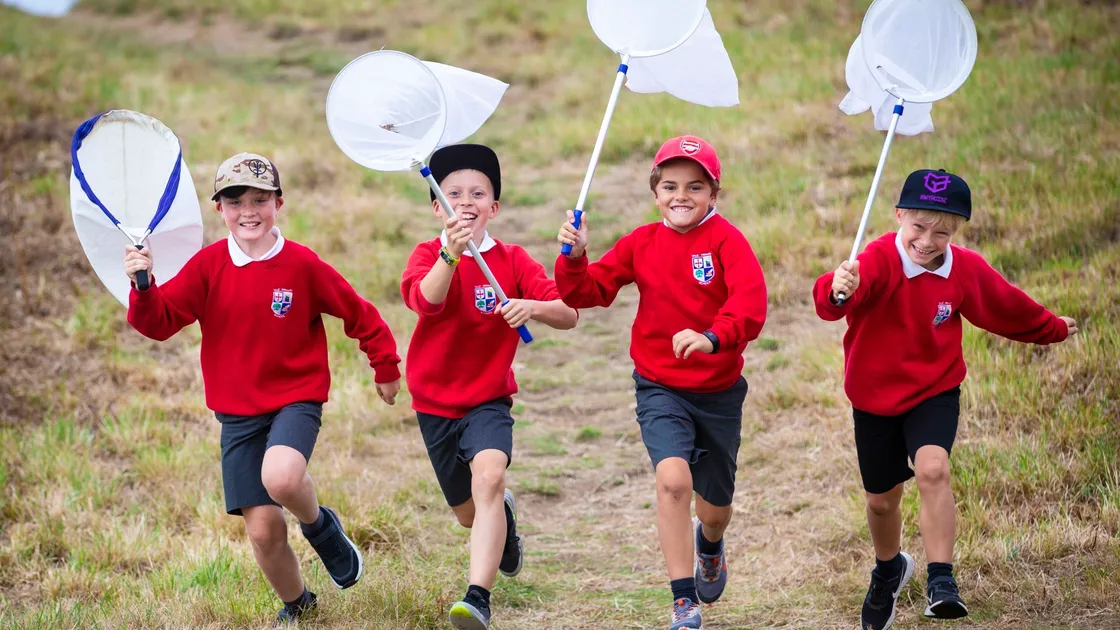 Kids blitz Lihou headland for all creatures great and small