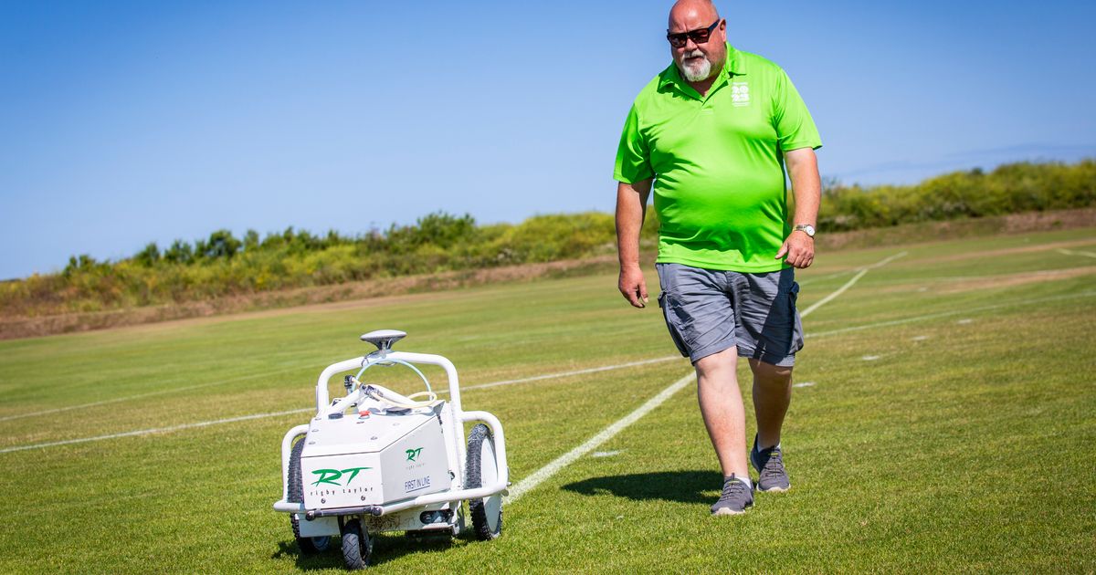 Robot makes easy work of marking out archery lines