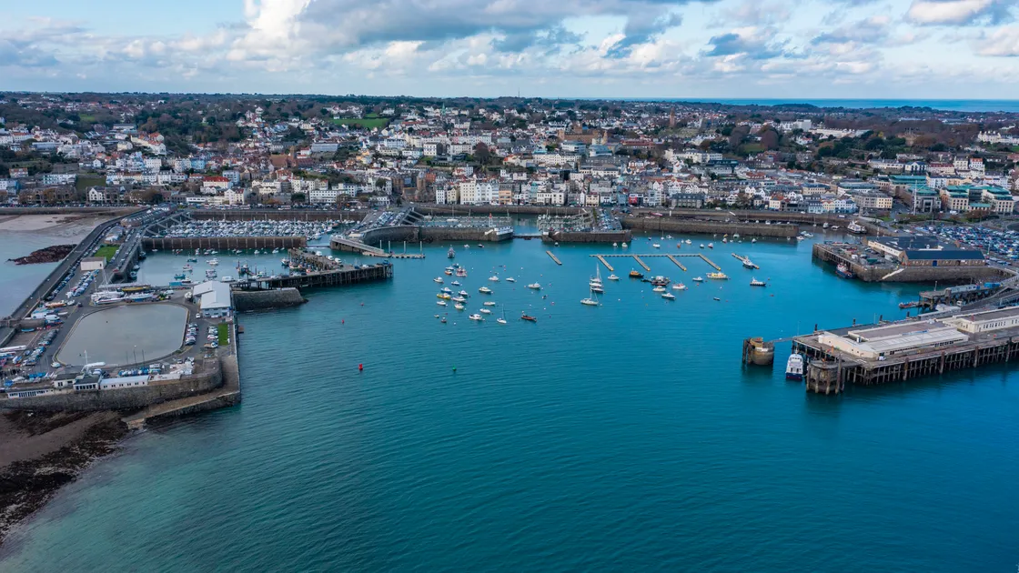 Roffey backs plan to look at harbours before next election