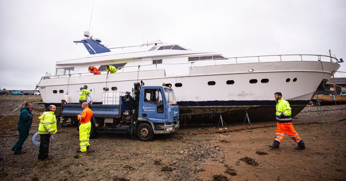 Harbour staff take action to stop boat sinking