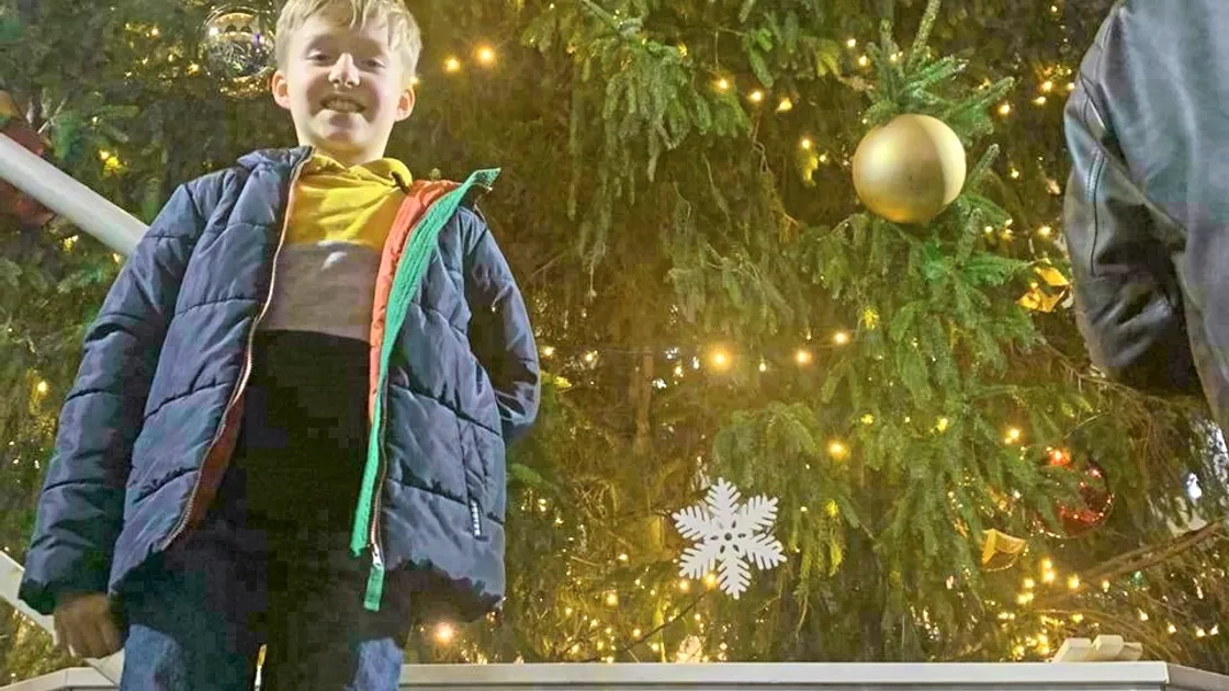 Islanders join Santa for lights switch-on