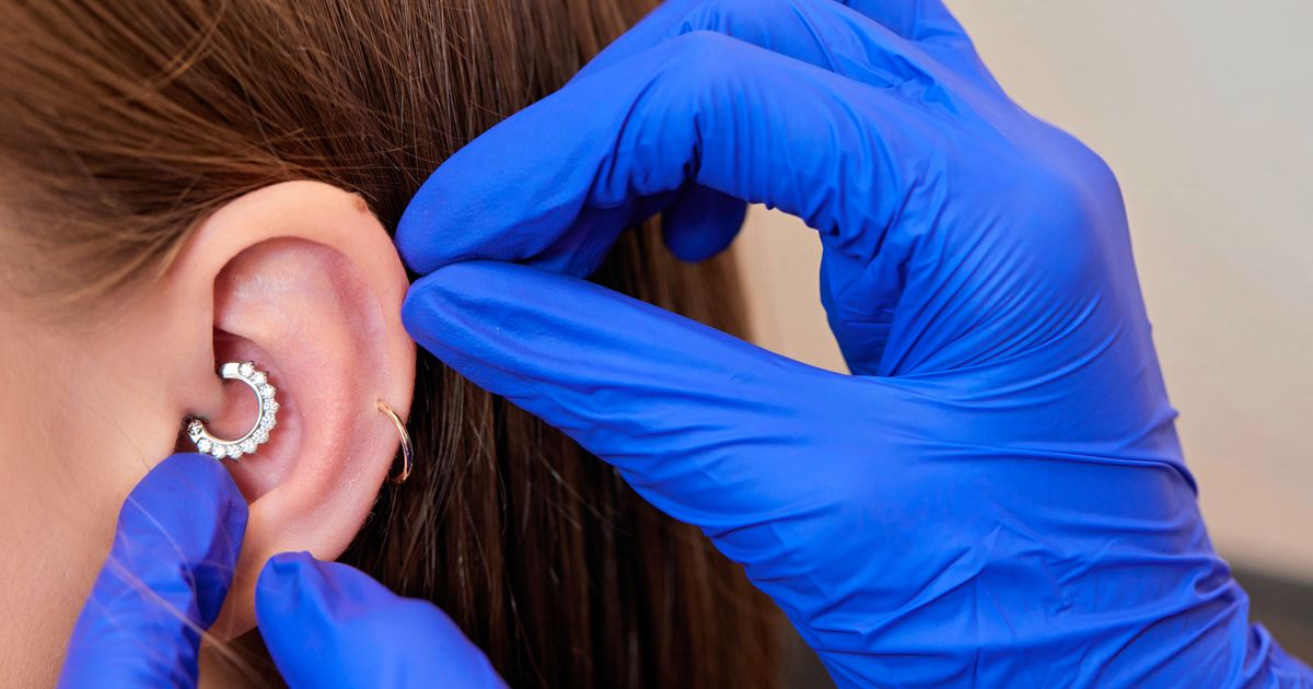 Deputies argue to relax on body piercings for over-16s