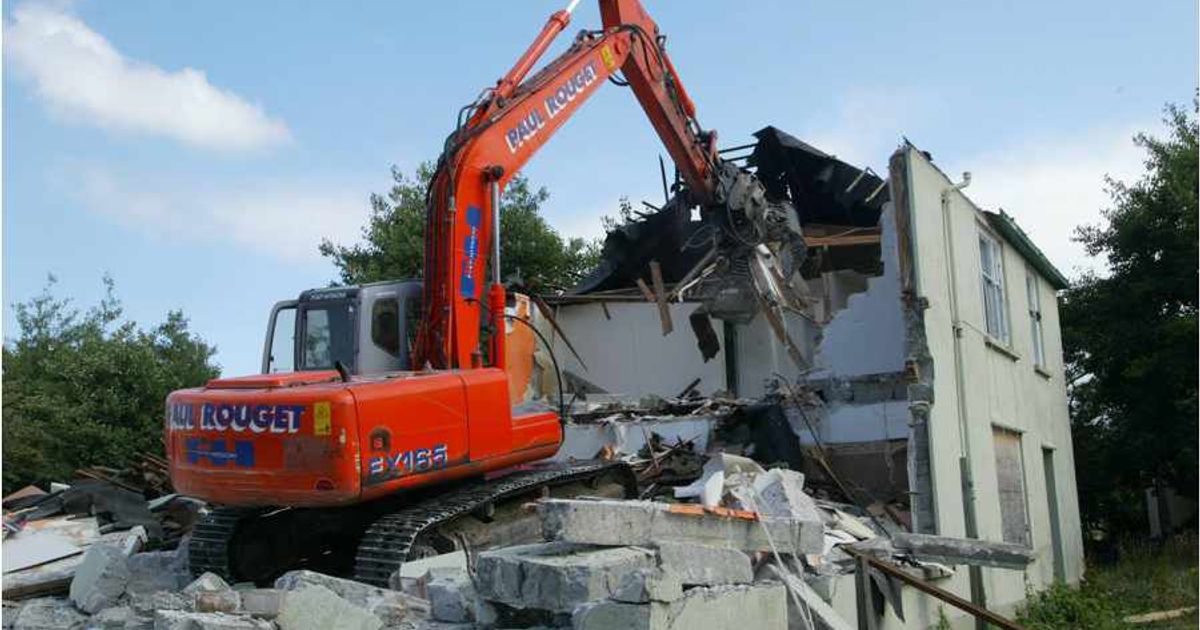 Static housing market 'will correct itself without States'