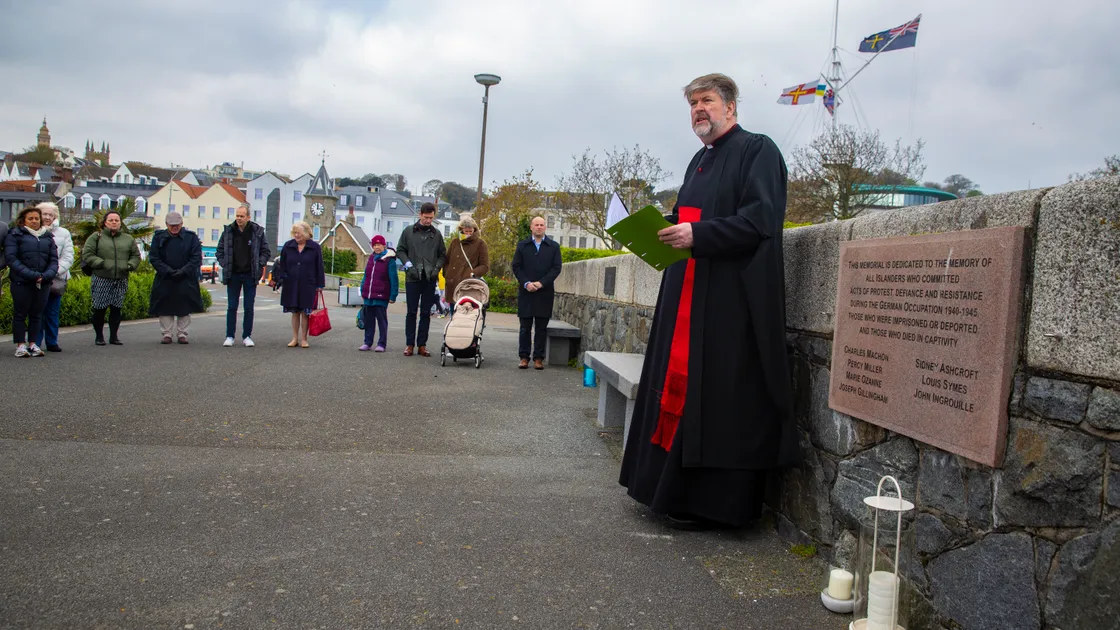 Holocaust memorial held at White Rock