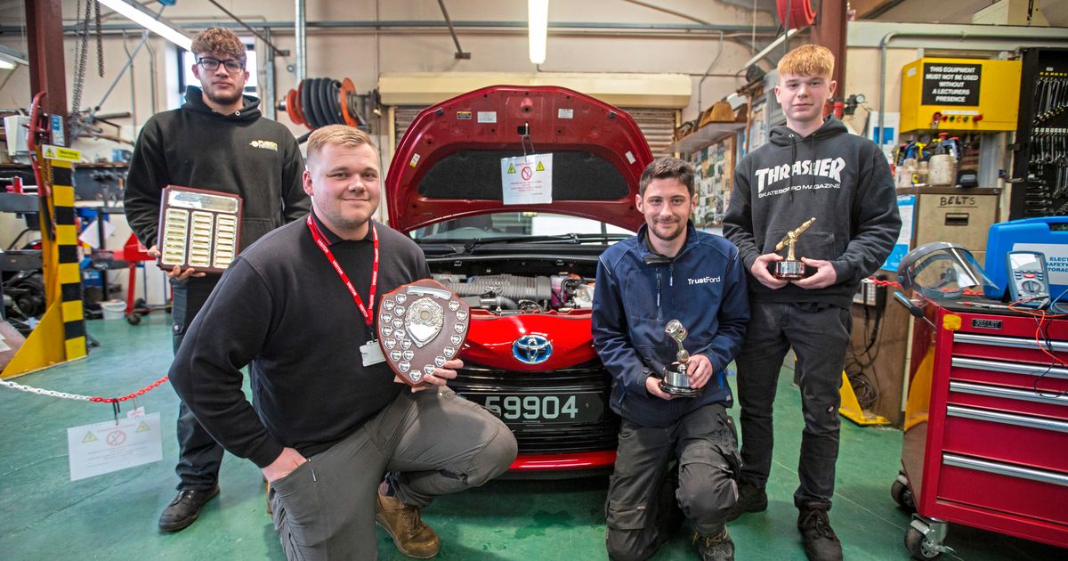 Apprentice mechanics receive awards for electric training