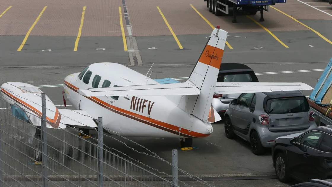 Private aircraft which has been grounded for years goes by road and ...